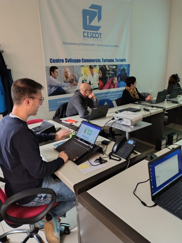 Chi siamo – Agenzia accreditata in Toscana - Cescot Formazione